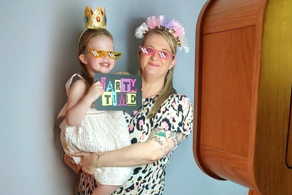 Retro Pod | Pouts & Props